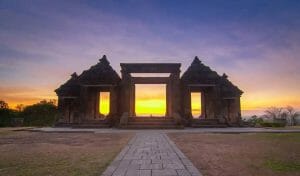 Candi Ratu Boko: Sejarah, Harga Tiket Masuk 2026 & Jam Buka