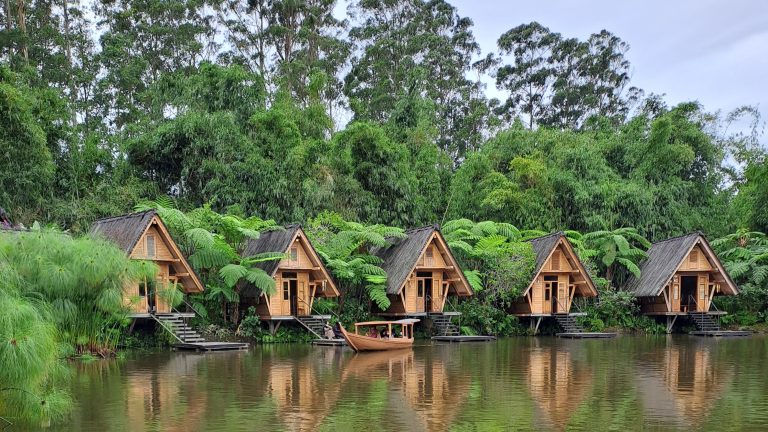 Dusun Bambu Lembang: Lokasi, Jam Buka & Harga Tiket 2025