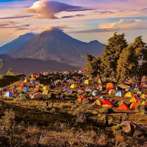 Fakta dan Misteri Gunung Prau yang Harus Kamu Tahu Sebelum Mendaki