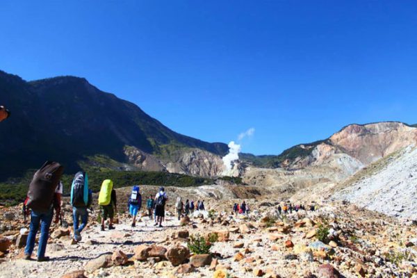 Wisata Gunung Papandayan: Info Harga Tiket Masuk, Lokasi & Jam Buka