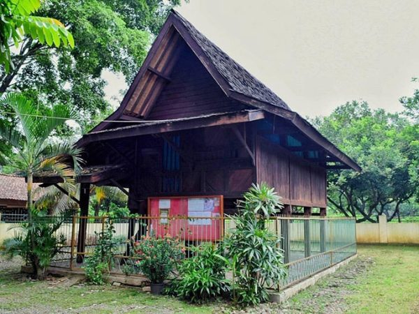 Saung Ranggon: Sejarah, Lokasi & Harga Tiket Masuk