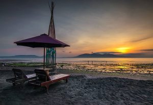 Pantai Cacalan: Harga Tiket Masuk, Daya Tarik & Lokasi