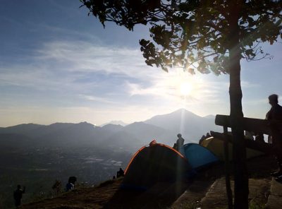 Gunung Burangrang: Lokasi Jalur Pendakian, Harga Tiket & Misteri
