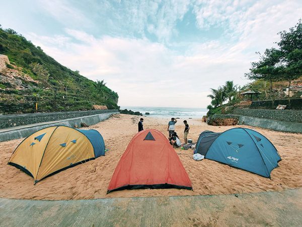 Pantai Ngeden: Harga Tiket Masuk, Lokasi & Daya Tarik
