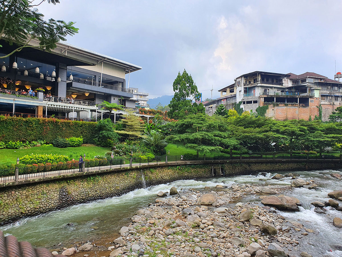 Cimory Riverside: Harga Tiket Masuk, Lokasi & Menu