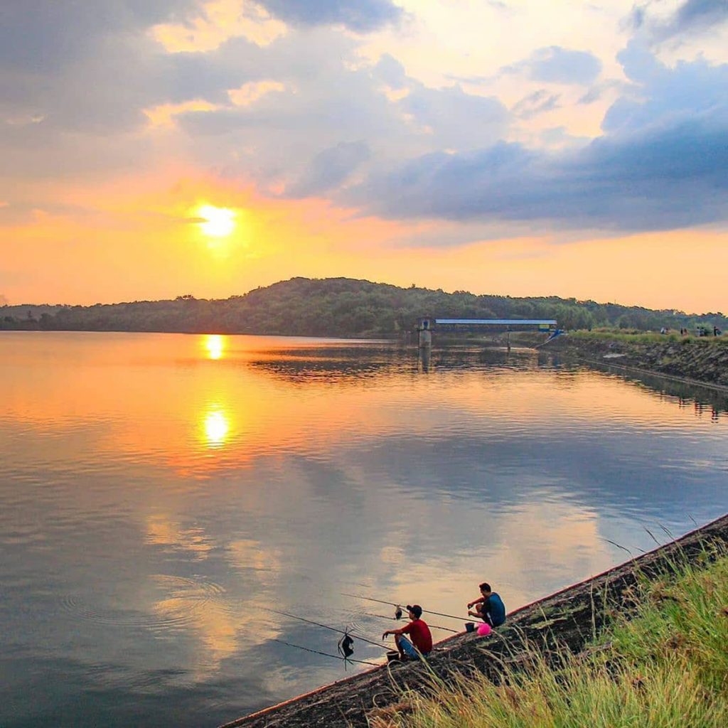Setu Patok: Sejarah, Mitos, Lokasi & Tiket Masuk