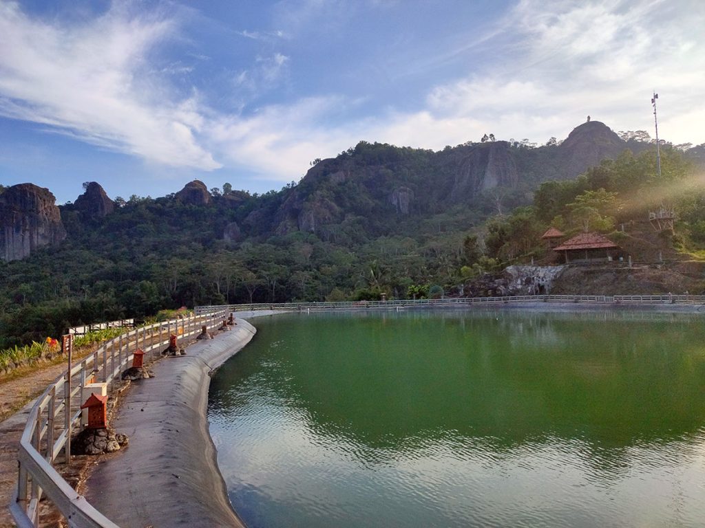 Embung Nglanggeran: Sejarah, Harga Tiket Masuk & Lokasi