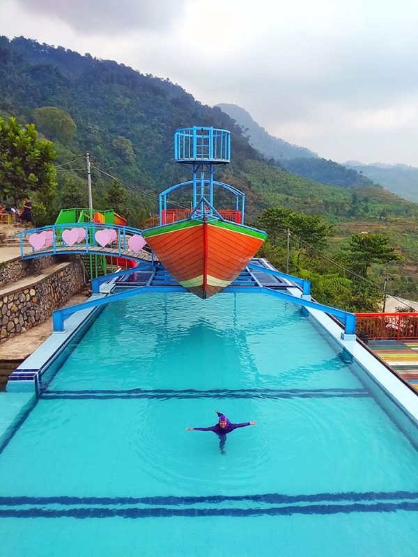 Curug Ciherang: Tiket Masuk, Lokasi & Daya Tarik