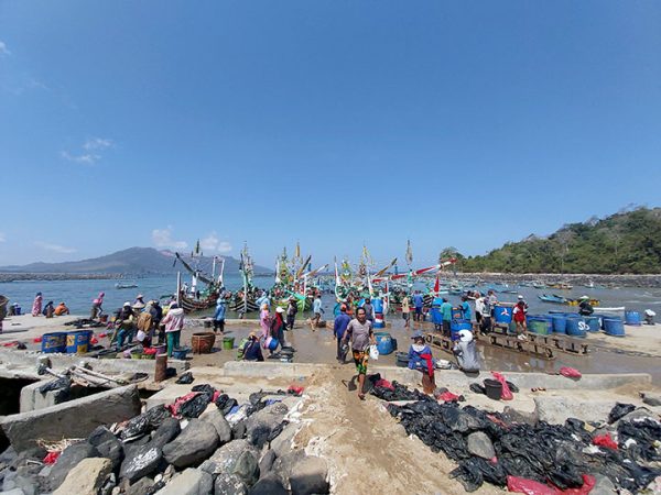 Pantai Pancer Banyuwangi: Tiket Masuk, Lokasi & Daya Tarik