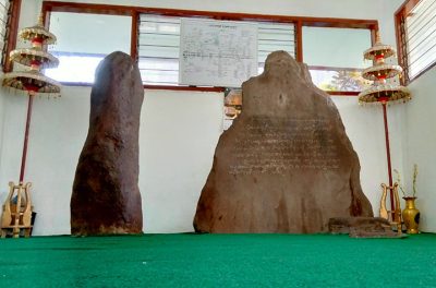 Prasasti Batu Tulis: Sejarah, Lokasi & Harga Tiket Masuk