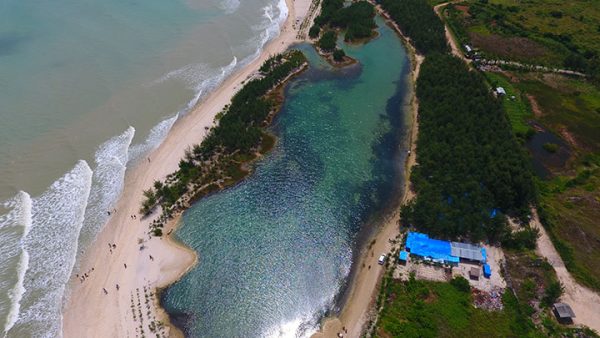 Pantai Remen Tuban: Tiket Masuk, Lokasi, Daya Tarik & Fasilitas