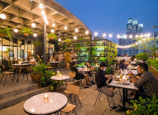 14 Cafe Rooftop di Jakarta Murah Fasilitas Live Music 2025