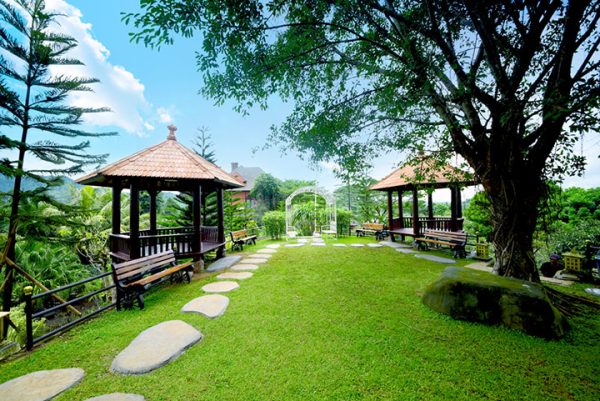 Edensor Hills: Lokasi, Tiket Masuk, Harga Menu & Menginap 2025