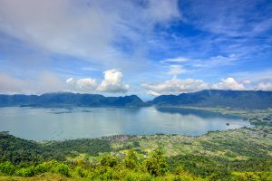 Danau Maninjau: Tiket Masuk, Lokasi, Daya Tarik & Legenda