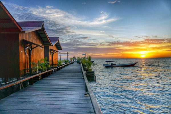 Wisata Pulau Derawan Indonesia: Sejarah, Lokasi & Daya Tarik