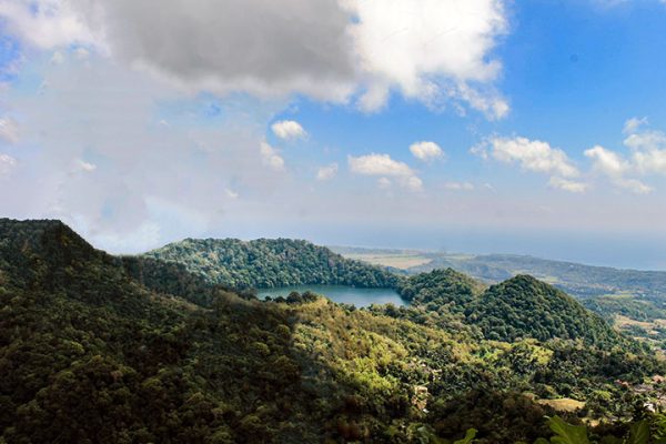 Pulau Bawean: Lokasi, Daya Tarik & Harga Tiket Masuk 2025