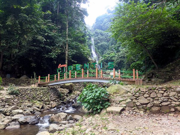 Curug Cigentis: Sejarah, Lokasi & Harga Tiket Masuk