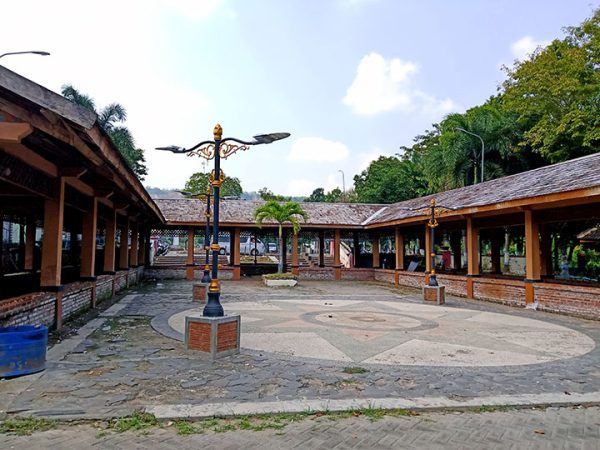 Makam Sunan Drajat: Sejarah, Jam Buka, Dan Lokasi