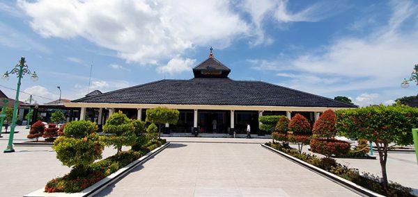 Masjid Agung Demak: Sejarah, Jam Buka, dan Keunikannya Masjid Agung Demak: Sejarah, Jam Buka, dan Keunikannya