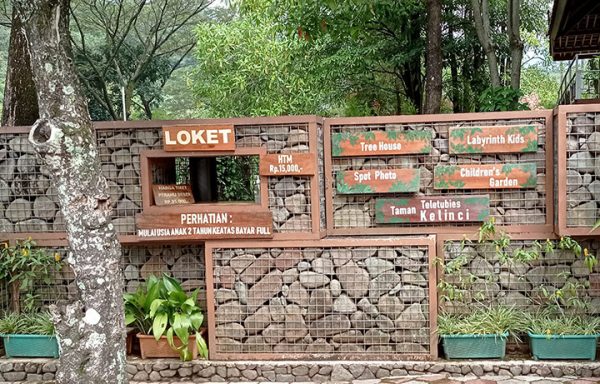 Kampung Turis Karawang: Alamat, Rute & Harga Tiket Masuk 2025