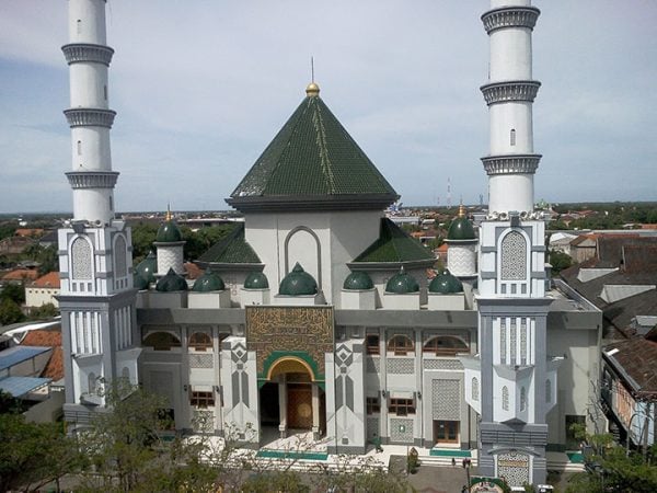 Alun-Alun Lamongan: Deskripsi Alun-Alun dan Info Wisata