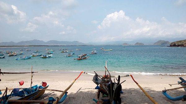 Pantai Watu Ulo: Legenda, Tiket Masuk, dan Alamat