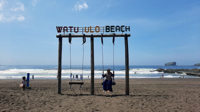Pantai Watu Ulo: Legenda, Tiket Masuk, dan Alamat