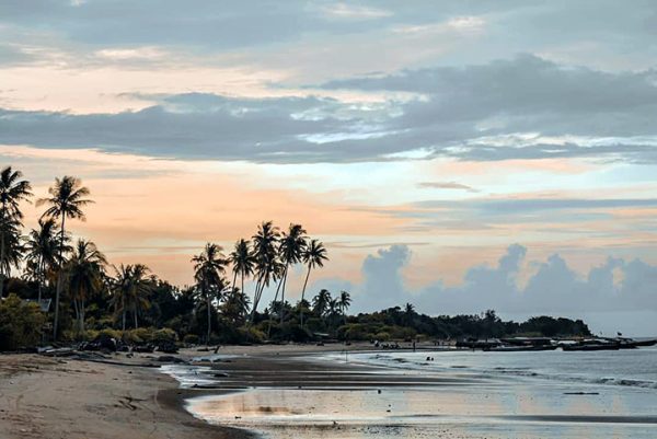 Pantai Takisung: Lokasi, Jam Buka, Daya Tarik & Harga Tiket 2025