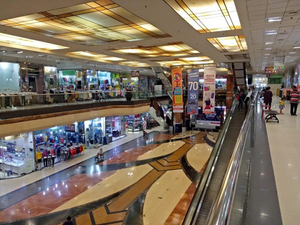 Metropolis Town Square: Lokasi, Jam Buka, Fasilatas & Daya Tarik