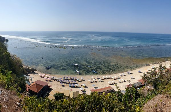 Pantai Thomas: Lokasi, Jam Buka, Daya Tarik & Harga Tiket 2025