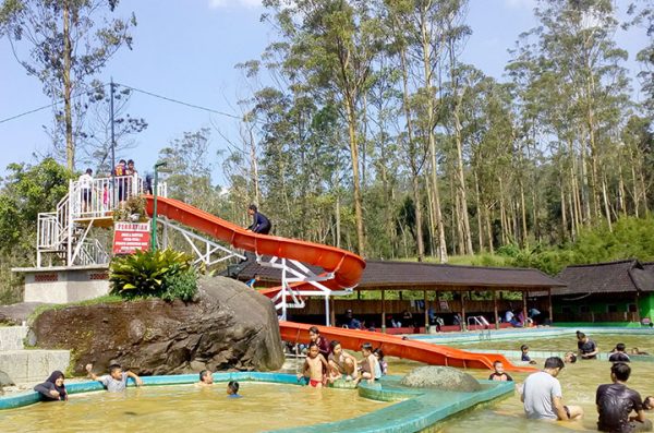 EMTe Highland Resort: Alamat, Tiket Masuk & Rate Penginapan
