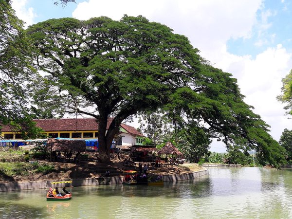 Sendang Asmoro: Lokasi, Jam Buka & Harga Tiket Masuk 2023