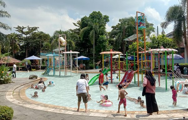 The Fountain Water Park: Lokasi, Jam BUka & Harga Tiket Masuk