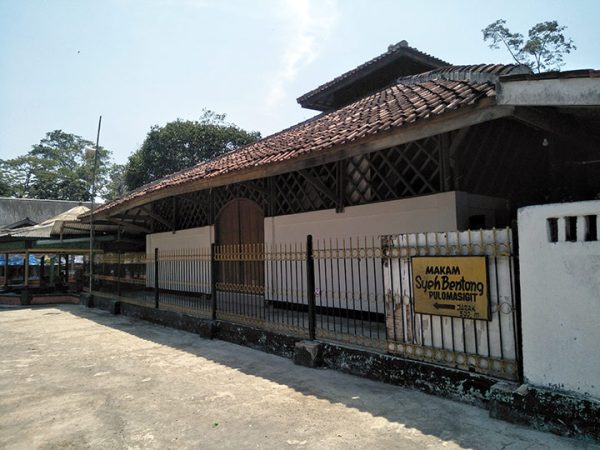 Makam Syekh Quro: Lokasi, Jam Buka & Harga Tiket Masuk 2025