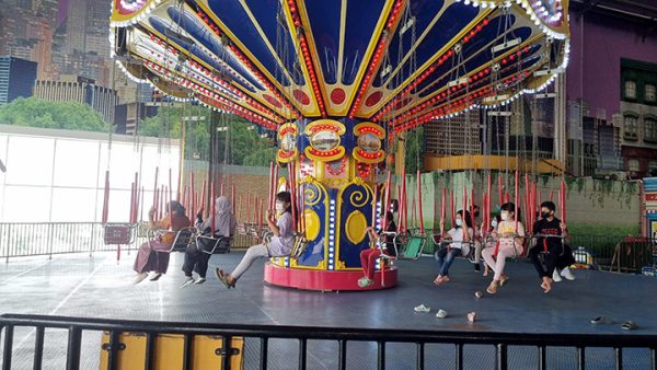 Transmart Graha Raya: Alamat, Daya Tarik, Fasilitas & Jam Buka