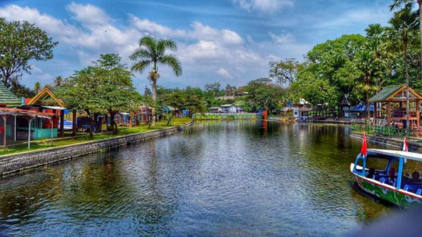 Taman Wisata Wendit: Lokasi, Sejarah, Jam Buka & Harga Tiket