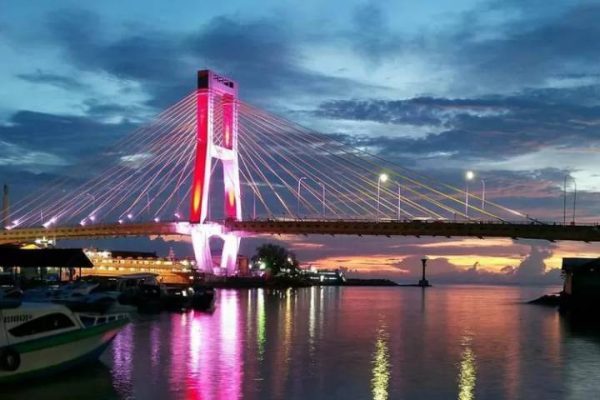 Jembatan Soekarno Manado: Sejarah, Jam Buka & Harga Tiket