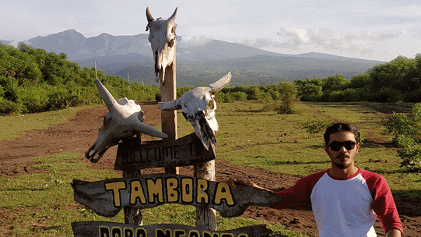 Gunung Tambora: Sejarah Meletus, Lokasi & Harga Tiket 2026