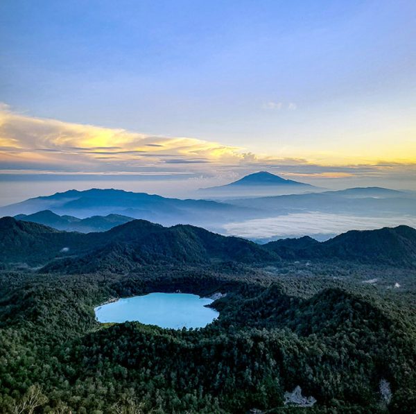 10 Gunung Tertinggi di Jawa Barat Tervaforit Cocok untuk Pemula