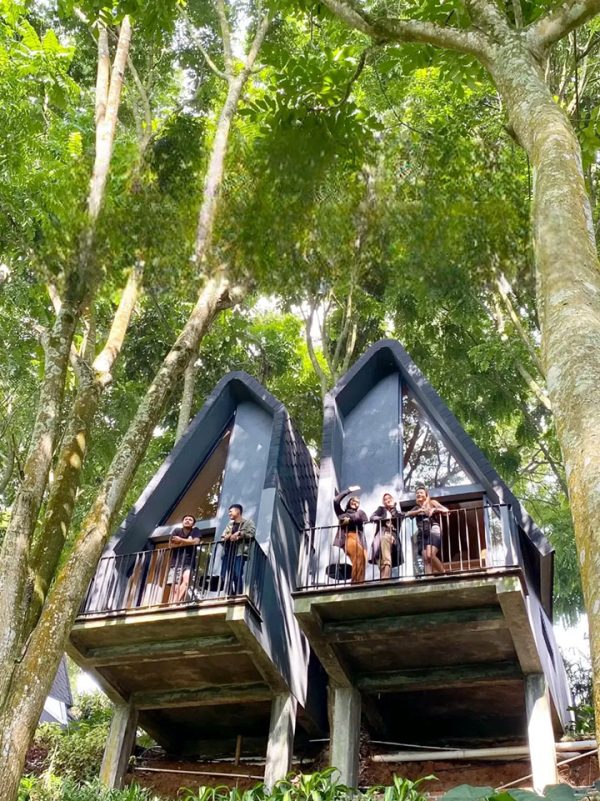 Cafe DPakar Bandung: Lokasi, Tiket Masuk & Harga Menu 2026