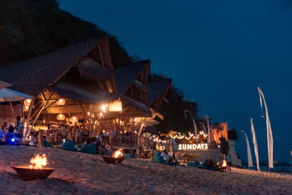 Sundays Beach Club: Lokasi, Daya Tarik & Harga Tiket Masuk