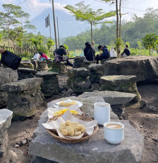 Warung Kopi Merapi: Lokasi, Jam Buka & Harga Menu 2025