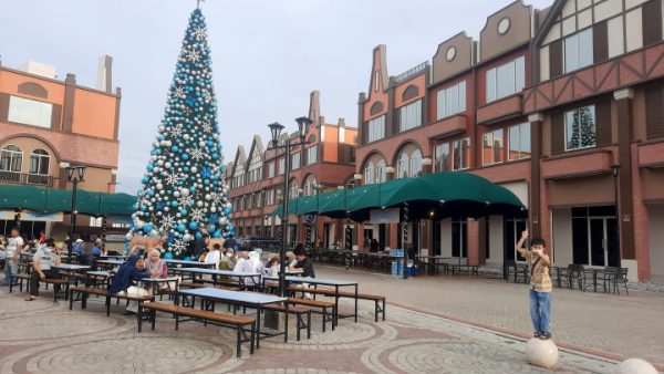 La Riviera PIK 2: Lokasi, Rute, Daya Tarik & Harga Tiket 2025