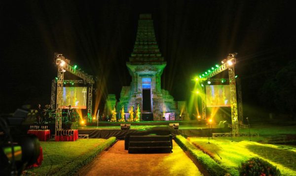 Candi Bajang Ratu: Sejarah, Fungsi, Lokasi & Tiket 2025 Candi Bajang Ratu: Sejarah, Fungsi, Lokasi & Tiket 2025