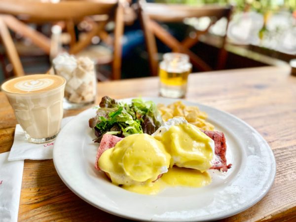 Loewy Bistro: Lokasi, Jam Buka & Harga Menu Terbaru 2026