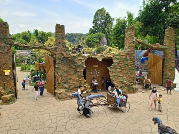 Wisata Garut Dinoland: Lokasi, Jam Buka & Harga Tiket Masuk