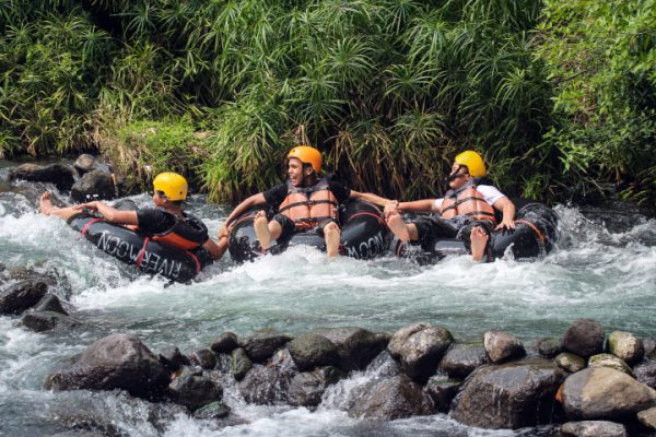 New River Moon: Lokasi, Menu & Harga Tiket Masuk 2025