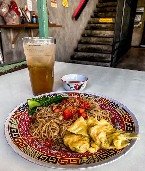 HAKA Dimsum: Lokasi, Menu, Harga & Jam Buka 2023