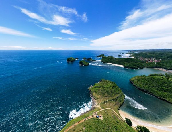 14 Pantai Di Pacitan Terbaik Yang Bagus Untuk Piknik Keluarga