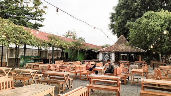 Pendopo Lawas: Alamat, Rute, Harga Tiket Masuk & Menu 2025